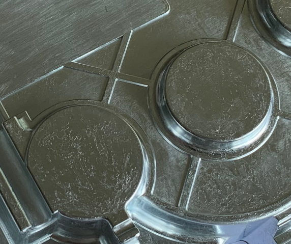 Surface defects in zinc die casting: flow marks, blistering and sink